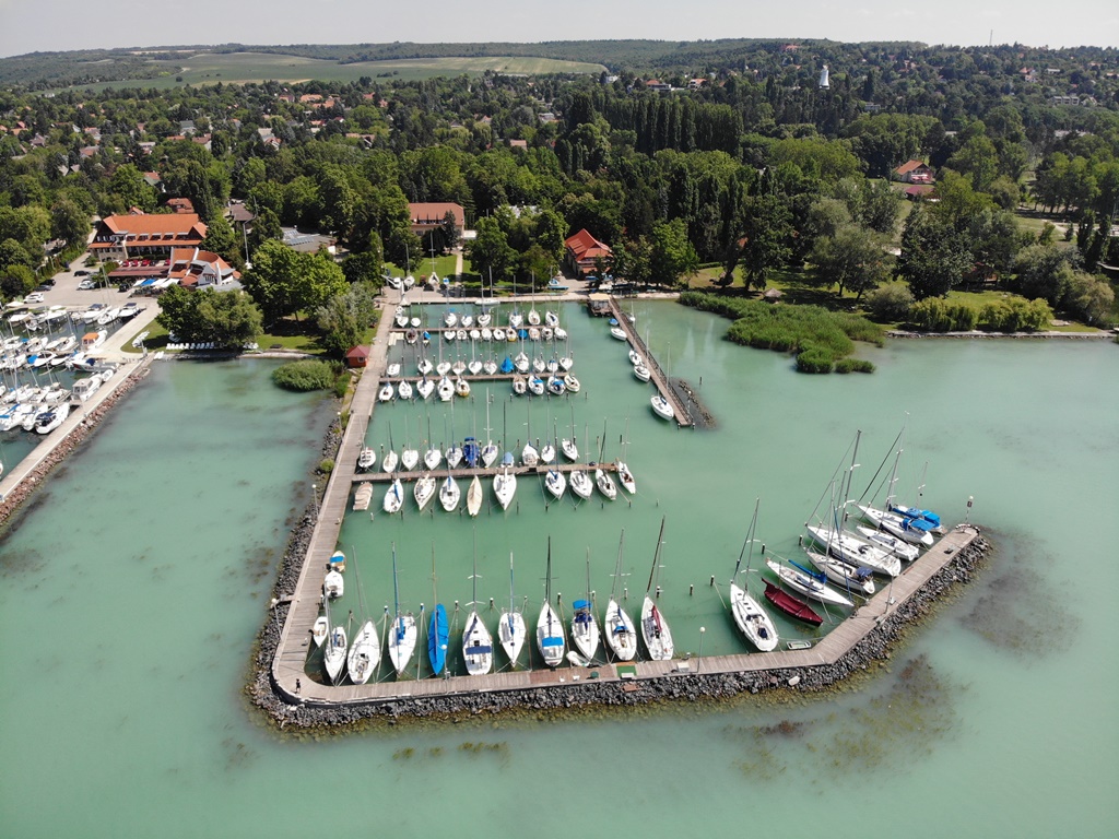 Kenese Port – VitorlázzItthon
